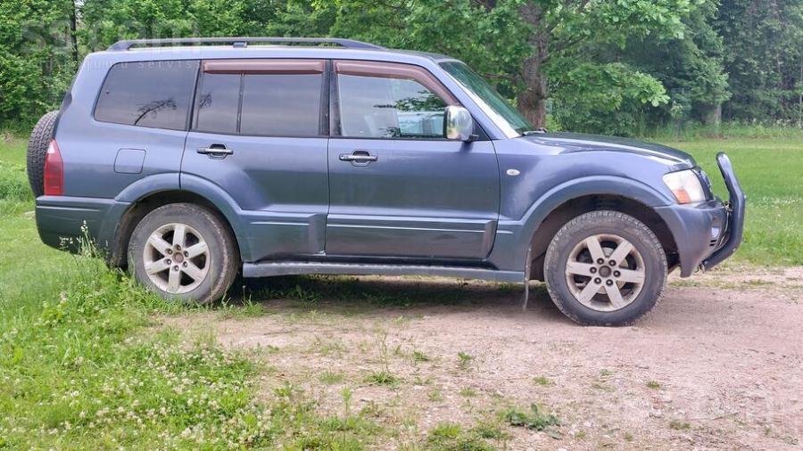 Mitsubishi Pajero 2005 in Jelgava, with an engine capacity of 3.20 L and mileage of 340 thousand km for 3490 €, photo 4 on AUTOMOTO.COM.LV
