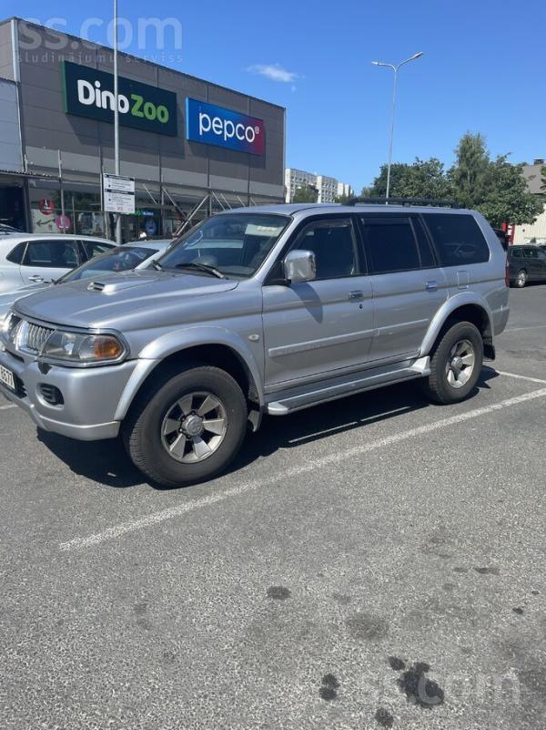 Mitsubishi Pajero 2005 in Riga, with an engine capacity of 2.50 L and mileage of 0 thousand km for 4900 €, photo 5 on AUTOMOTO.COM.LV