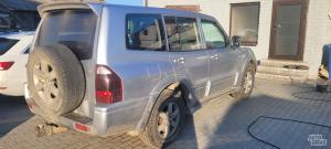Mitsubishi Pajero 2005 in Kaunas, with an engine capacity of 3.20 L and mileage of 180 thousand km for 3750 €, photo 3 on AUTOMOTO.COM.LV