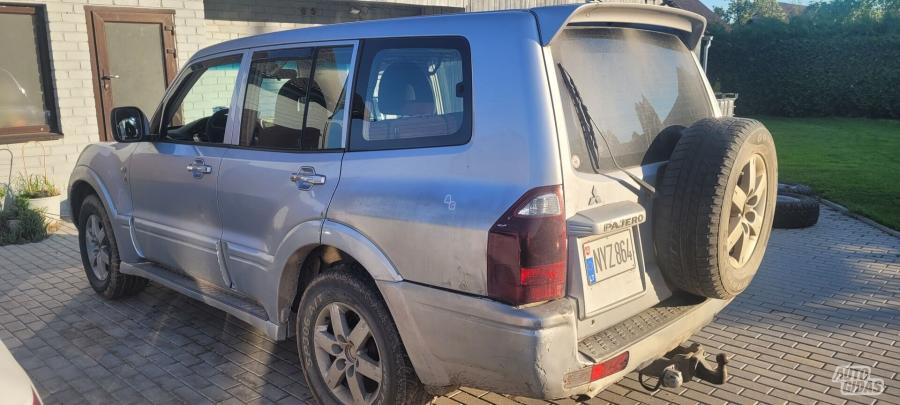 Mitsubishi Pajero 2005 in Kaunas, with an engine capacity of 3.20 L and mileage of 180 thousand km for 3750 €, photo 4 on AUTOMOTO.COM.LV