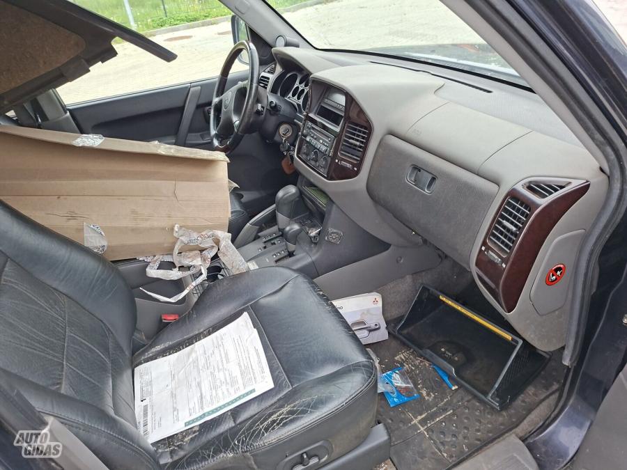Mitsubishi Pajero 2005 Kauņa, ar dzinēja tilpumu 3.20 L un nobraukumu 400 tūkst. km par 2300 €, foto 5 vietnē AUTOMOTO.COM.LV