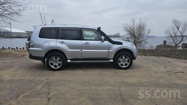 Mitsubishi Pajero 2007 in Riga, with an engine capacity of 3.20 L and mileage of 321 thousand km for 5490 €, photo 3 on AUTOMOTO.COM.LV