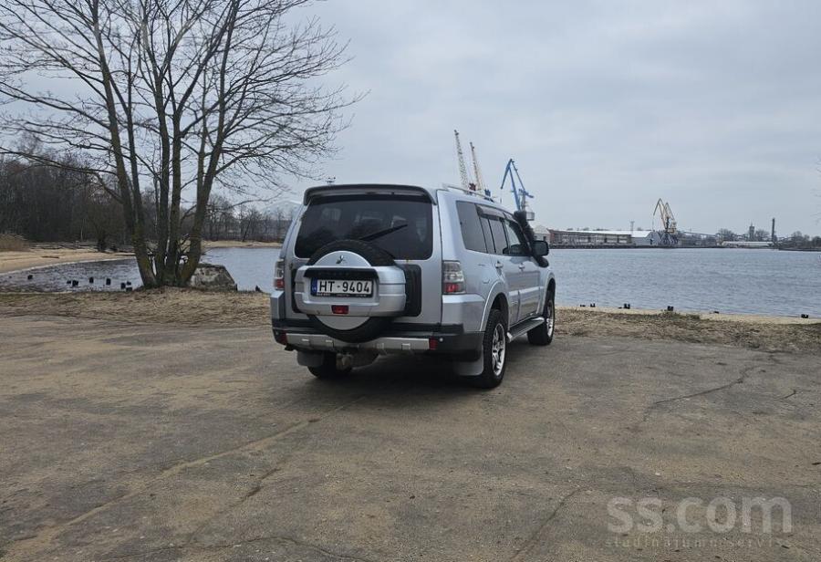 Mitsubishi Pajero 2007 in Riga, with an engine capacity of 3.20 L and mileage of 321 thousand km for 5490 €, photo 5 on AUTOMOTO.COM.LV