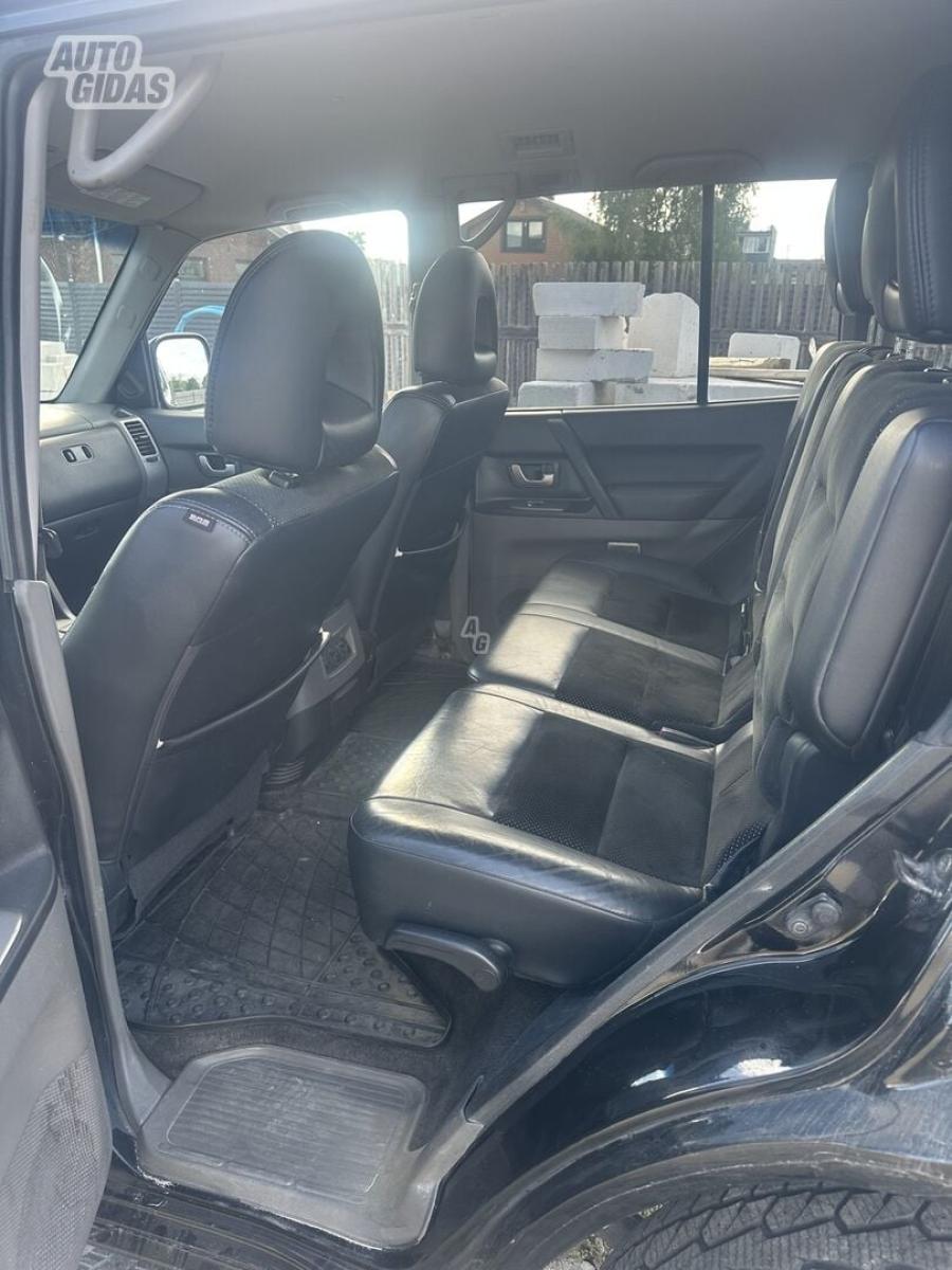 Mitsubishi Pajero 2007 in Klaipeda, with an engine capacity of 3.20 L and mileage of 300 thousand km for 4700 €, photo 9 on AUTOMOTO.COM.LV