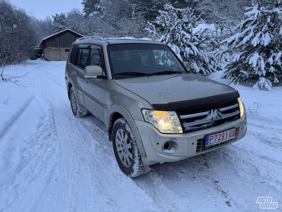 Mitsubishi Pajero 2008 in Vilnius, with an engine capacity of 3.20 L and mileage of 236 thousand km for 4300 €, photo 2 on AUTOMOTO.COM.LV