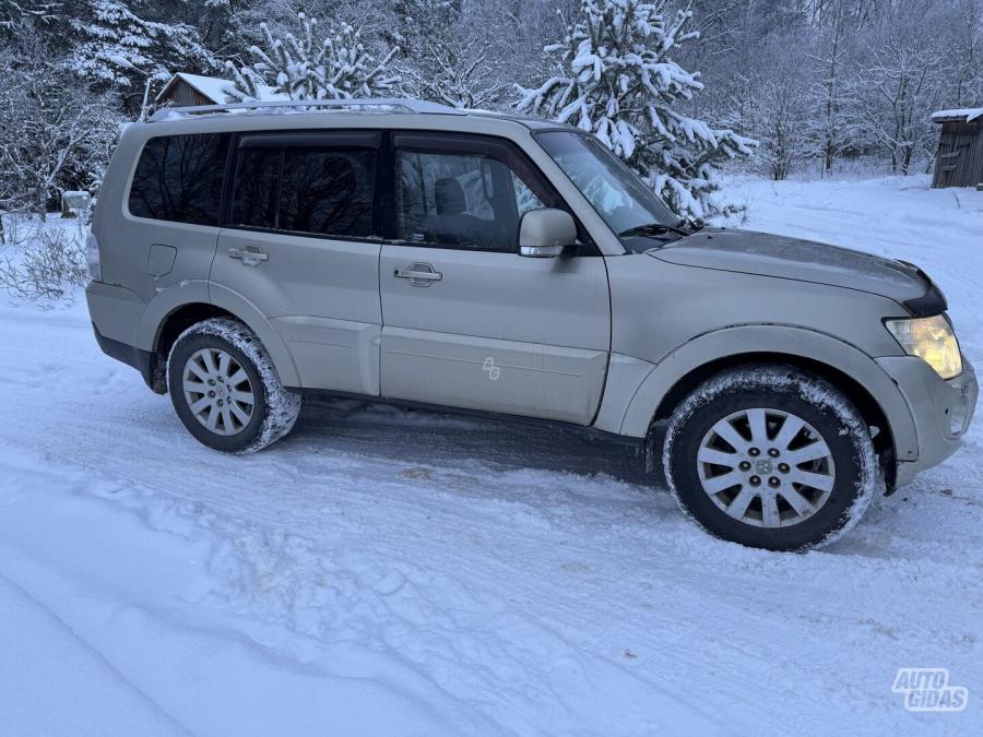Mitsubishi Pajero 2008 in Vilnius, with an engine capacity of 3.20 L and mileage of 236 thousand km for 4300 €, photo 3 on AUTOMOTO.COM.LV