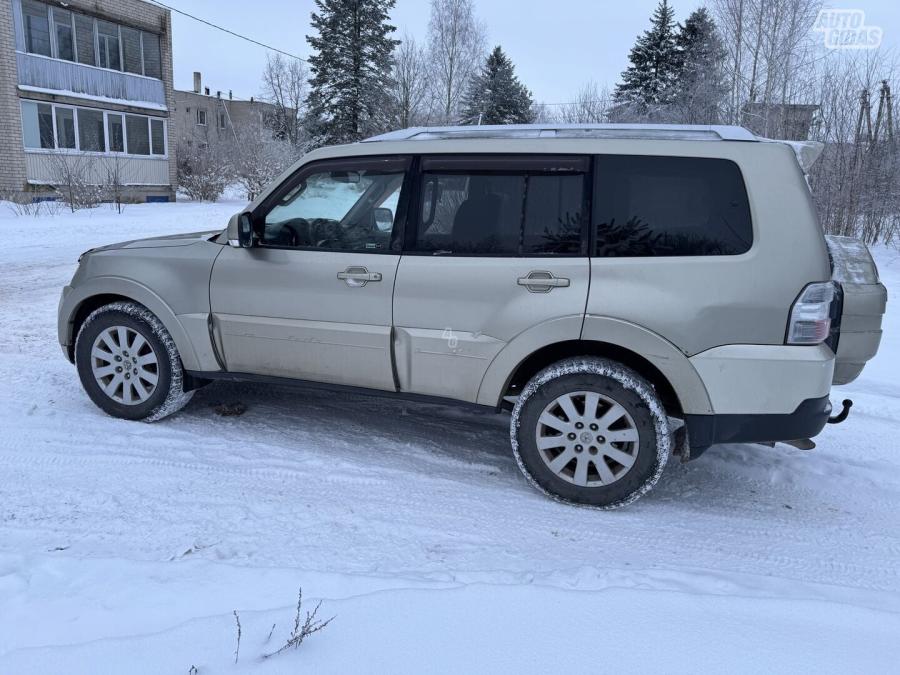 Mitsubishi Pajero 2008 in Vilnius, with an engine capacity of 3.20 L and mileage of 236 thousand km for 4300 €, photo 5 on AUTOMOTO.COM.LV