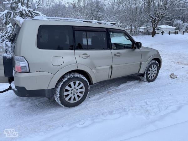 Mitsubishi Pajero 2008 in Vilnius, with an engine capacity of 3.20 L and mileage of 236 thousand km for 4300 €, photo 7 on AUTOMOTO.COM.LV