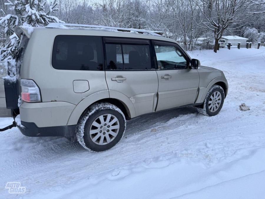 Mitsubishi Pajero 2008 in Vilnius, with an engine capacity of 3.20 L and mileage of 236 thousand km for 4300 €, photo 7 on AUTOMOTO.COM.LV