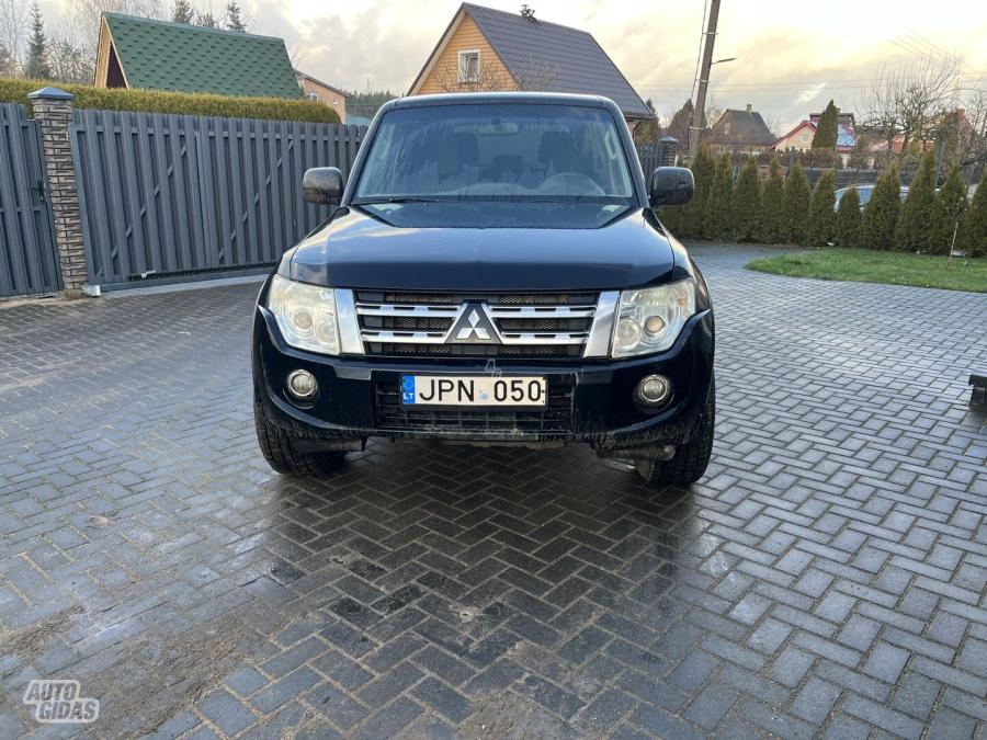 Mitsubishi Pajero 2011 in Vilnius, with an engine capacity of 3.20 L and mileage of 450 thousand km for 5000 €, photo 1 on AUTOMOTO.COM.LV