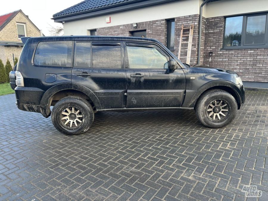 Mitsubishi Pajero 2011 in Vilnius, with an engine capacity of 3.20 L and mileage of 450 thousand km for 5000 €, photo 2 on AUTOMOTO.COM.LV
