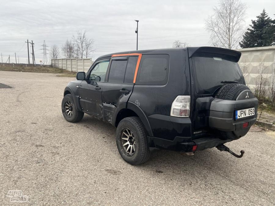 Mitsubishi Pajero 2011 in Vilnius, with an engine capacity of 3.20 L and mileage of 450 thousand km for 5000 €, photo 5 on AUTOMOTO.COM.LV