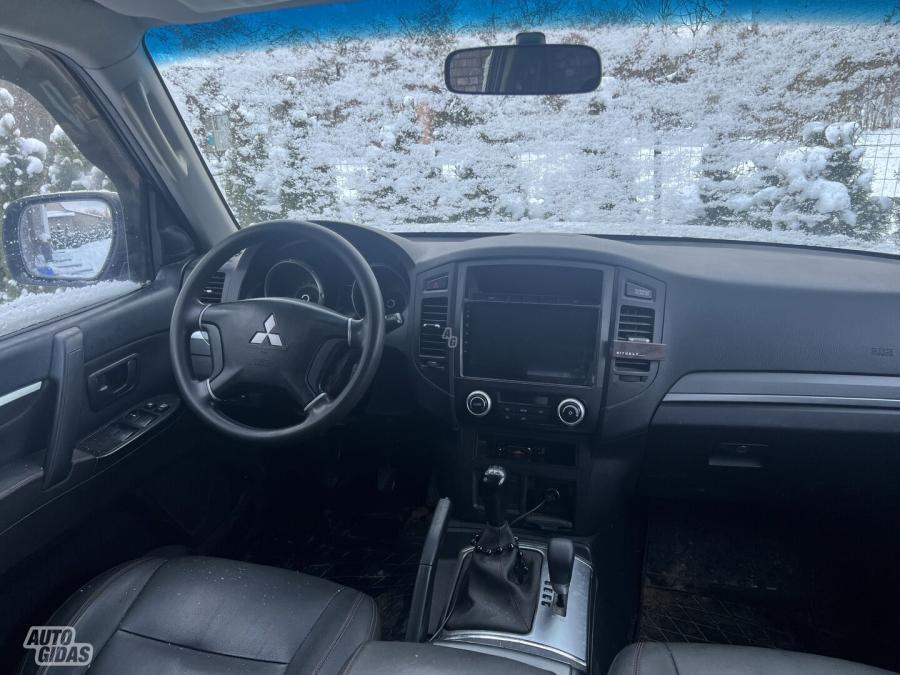 Mitsubishi Pajero 2011 in Vilnius, with an engine capacity of 3.20 L and mileage of 450 thousand km for 5000 €, photo 8 on AUTOMOTO.COM.LV