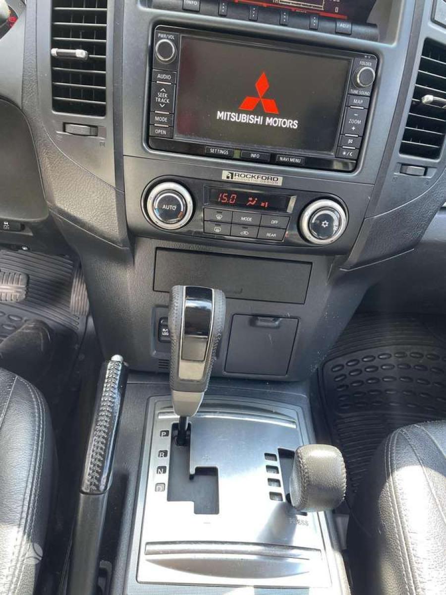 Mitsubishi Pajero 2014 in Telschi, with an engine capacity of 3.20 L and mileage of 242 thousand km for 9200 €, photo 9 on AUTOMOTO.COM.LV