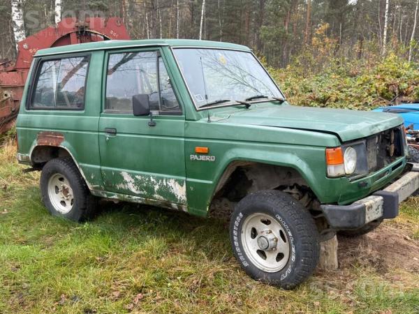 Green Mitsubishi Pajero 1986 in Rezekne, with an engine capacity of 2.50 L and mileage of 250 thousand km for 2300 €, photo 1 on AUTOMOTO.COM.LV
