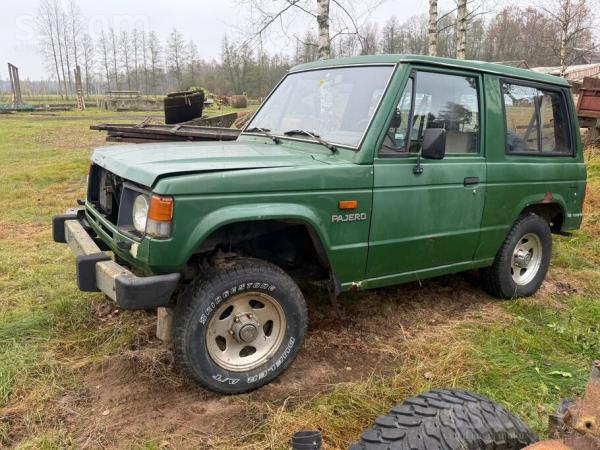 Green Mitsubishi Pajero 1986 in Rezekne, with an engine capacity of 2.50 L and mileage of 250 thousand km for 2300 €, photo 2 on AUTOMOTO.COM.LV