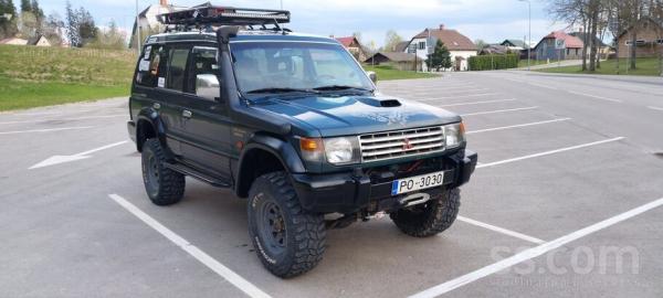 Green Mitsubishi Pajero 1995 in Aluksne, with an engine capacity of 2.80 L and mileage of 390 thousand km for 4880 €, photo 1 on AUTOMOTO.COM.LV