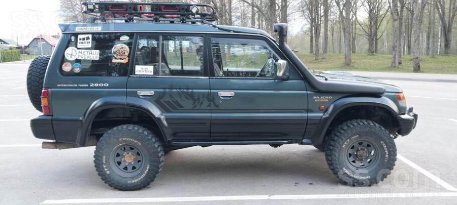 Green Mitsubishi Pajero 1995 in Aluksne, with an engine capacity of 2.80 L and mileage of 390 thousand km for 4880 €, photo 3 on AUTOMOTO.COM.LV