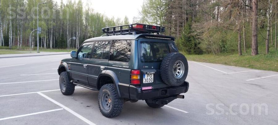 Green Mitsubishi Pajero 1995 in Aluksne, with an engine capacity of 2.80 L and mileage of 390 thousand km for 4880 €, photo 5 on AUTOMOTO.COM.LV