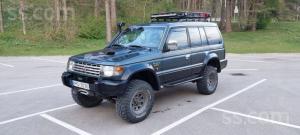 Green Mitsubishi Pajero 1995 in Aluksne, with an engine capacity of 2.80 L and mileage of 390 thousand km for 4880 €, photo 7 on AUTOMOTO.COM.LV
