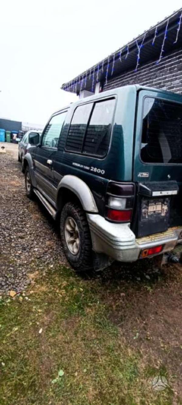 Zaļš Mitsubishi Pajero 1996 Viļņa, ar dzinēja tilpumu 2.80 L un nobraukumu 300 tūkst. km par 2800 €, foto 2 vietnē AUTOMOTO.COM.LV