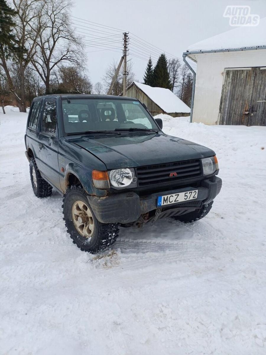 Zaļš Mitsubishi Pajero 1997 Utena, ar dzinēja tilpumu 2.50 L un nobraukumu 152 tūkst. km par 2500 €, foto 1 vietnē AUTOMOTO.COM.LV