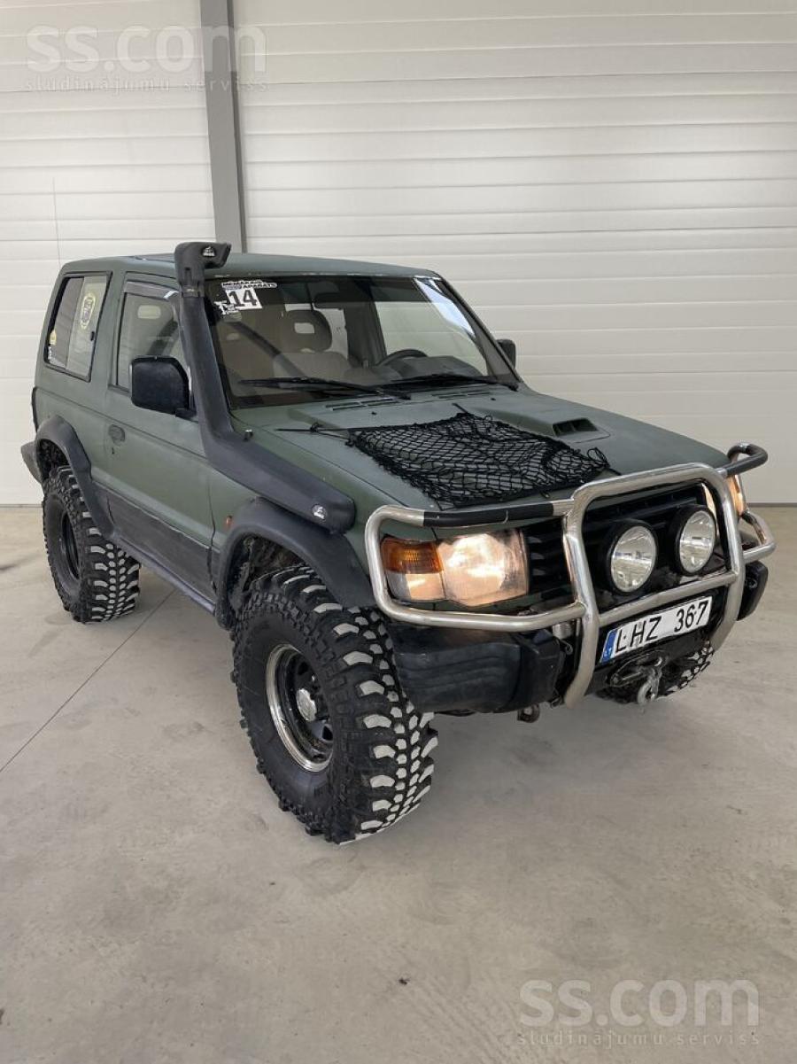 Green Mitsubishi Pajero 1998 in Balvi, with an engine capacity of 2.80 L and mileage of 210 thousand km for 3499 €, photo 1 on AUTOMOTO.COM.LV