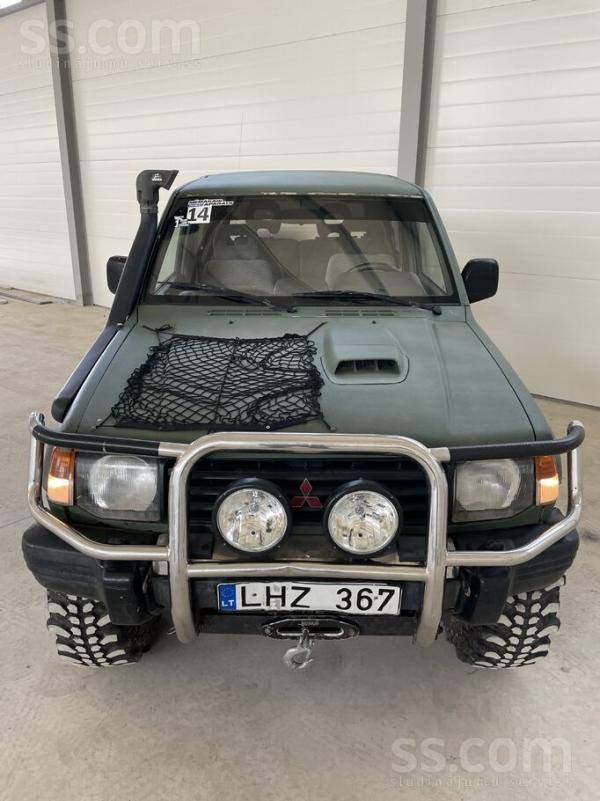 Green Mitsubishi Pajero 1998 in Balvi, with an engine capacity of 2.80 L and mileage of 210 thousand km for 3499 €, photo 2 on AUTOMOTO.COM.LV