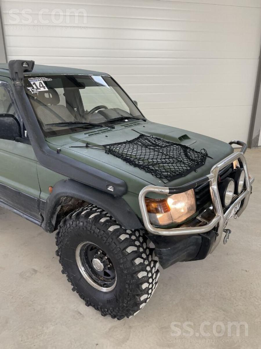 Green Mitsubishi Pajero 1998 in Balvi, with an engine capacity of 2.80 L and mileage of 210 thousand km for 3499 €, photo 4 on AUTOMOTO.COM.LV