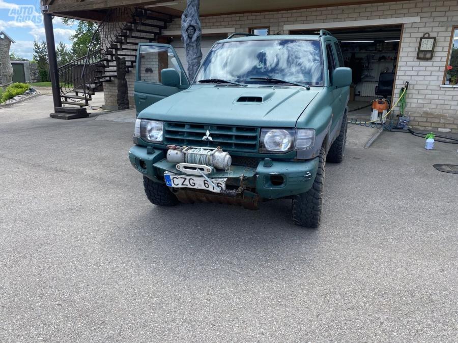 Green Mitsubishi Pajero 1998 in Marijampole, with an engine capacity of 2.80 L and mileage of 394 thousand km for 1700 €, photo 1 on AUTOMOTO.COM.LV