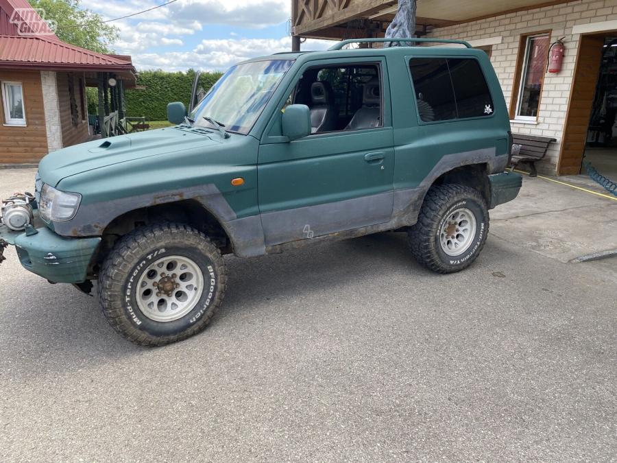 Green Mitsubishi Pajero 1998 in Marijampole, with an engine capacity of 2.80 L and mileage of 394 thousand km for 1700 €, photo 3 on AUTOMOTO.COM.LV