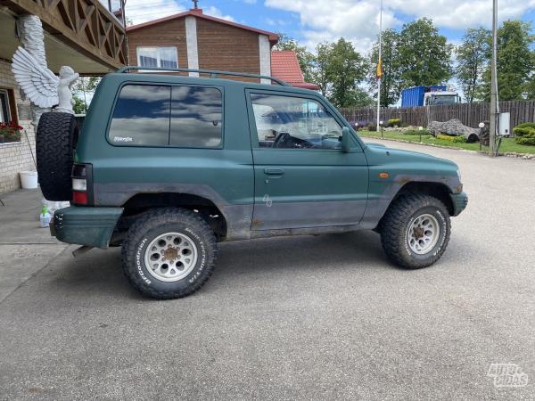 Green Mitsubishi Pajero 1998 in Marijampole, with an engine capacity of 2.80 L and mileage of 394 thousand km for 1700 €, photo 3 on AUTOMOTO.COM.LV