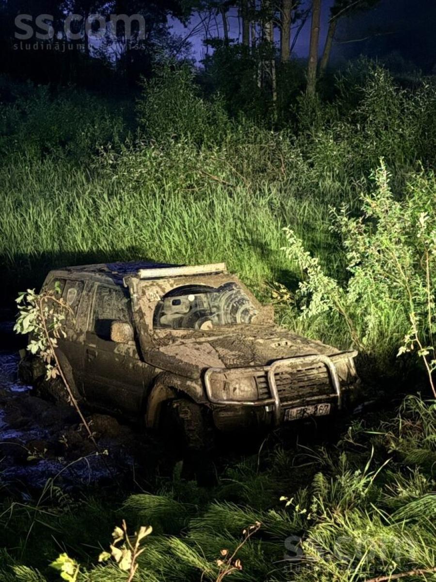 Zaļš Mitsubishi Pajero 1998 Rēzekne, ar dzinēja tilpumu 2.80 L un nobraukumu 0 tūkst. km par 4500 €, foto 9 vietnē AUTOMOTO.COM.LV