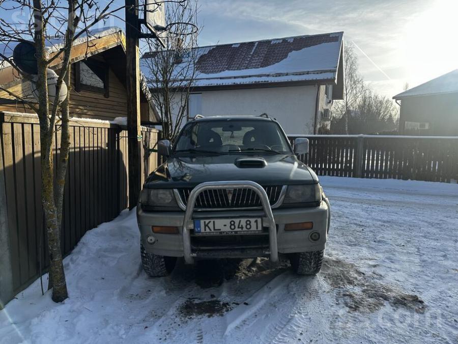 Зеленый Мицубиси Паджеро 1998 в Елгава, объемом двигателя 2.50 л и пробегом 450 тыс. км за 2750 €, фото 3 на AUTOMOTO.COM.LV