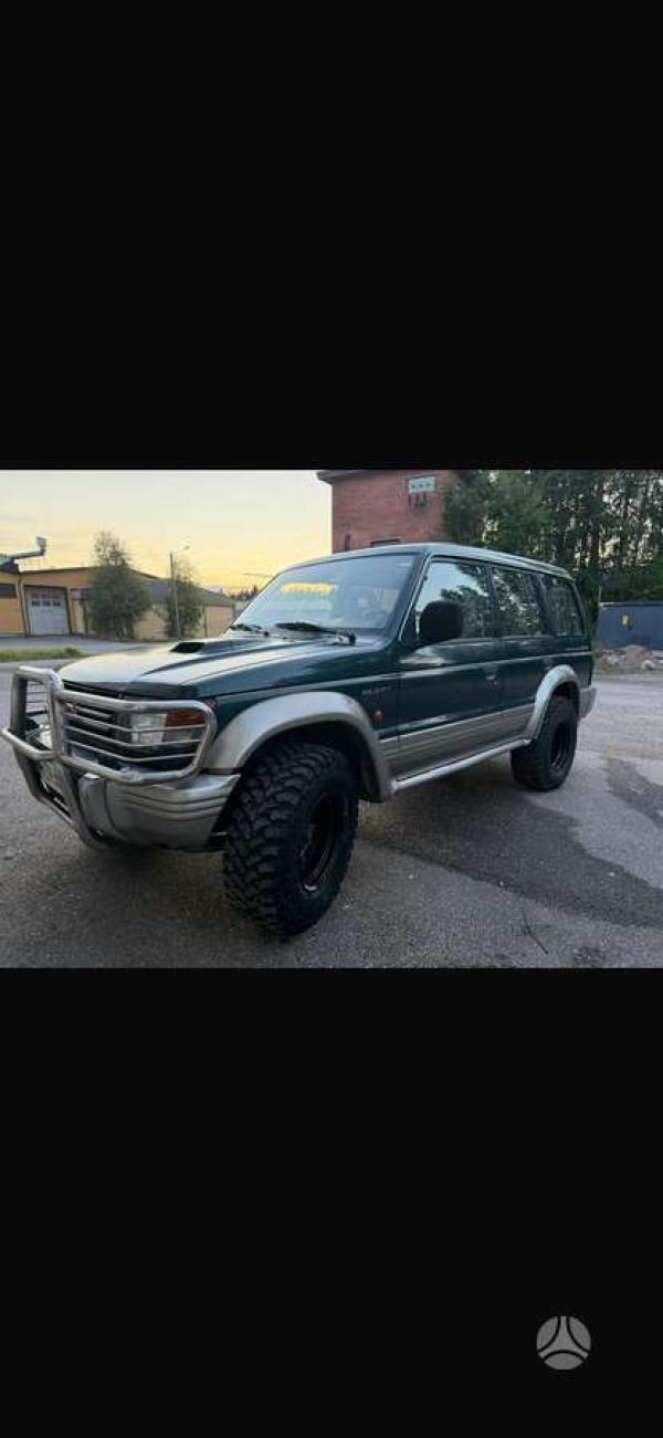 Green Mitsubishi Pajero 1999 in Kelme, with an engine capacity of 2.84 L and mileage of 424 thousand km for 3850 €, photo 3 on AUTOMOTO.COM.LV