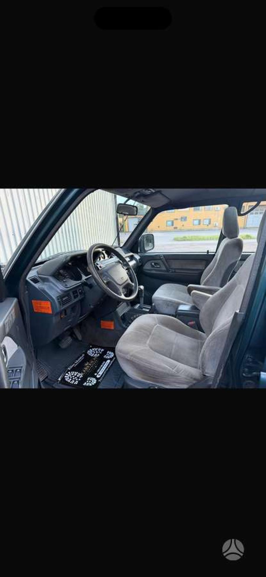 Green Mitsubishi Pajero 1999 in Kelme, with an engine capacity of 2.84 L and mileage of 424 thousand km for 3850 €, photo 5 on AUTOMOTO.COM.LV