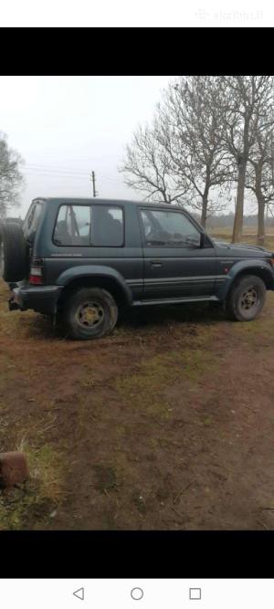 Zaļš Mitsubishi Pajero 1999 Kupiškis, ar dzinēja tilpumu 2.80 L un nobraukumu 300 tūkst. km par 800 €, foto 1 vietnē AUTOMOTO.COM.LV