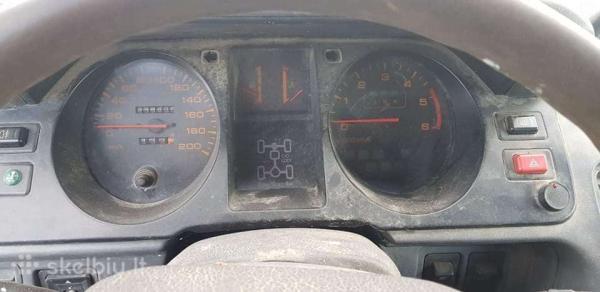 Zaļš Mitsubishi Pajero 1999 Kupiškis, ar dzinēja tilpumu 2.80 L un nobraukumu 300 tūkst. km par 800 €, foto 5 vietnē AUTOMOTO.COM.LV