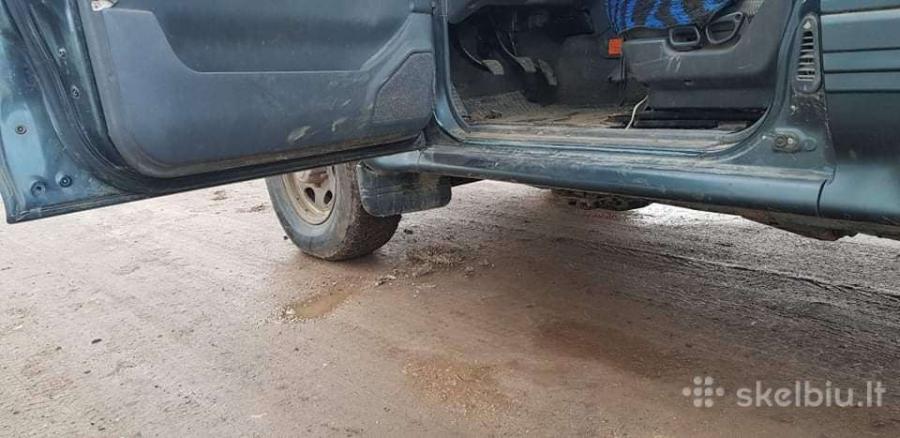Zaļš Mitsubishi Pajero 1999 Kupiškis, ar dzinēja tilpumu 2.80 L un nobraukumu 300 tūkst. km par 800 €, foto 8 vietnē AUTOMOTO.COM.LV