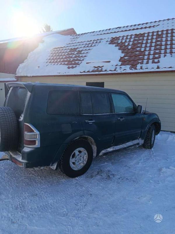 Green Mitsubishi Pajero 2000 in Mazeikiai, with an engine capacity of 3.50 L and mileage of 217 thousand km for 3600 €, photo 3 on AUTOMOTO.COM.LV