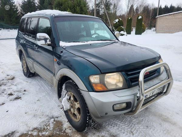 Zaļš Mitsubishi Pajero 2000 Biržai, ar dzinēja tilpumu 3.20 L un nobraukumu 326 tūkst. km par 2950 €, foto 6 vietnē AUTOMOTO.COM.LV