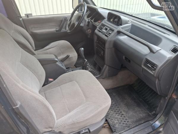 Zaļš Mitsubishi Pajero 2000 Utena, ar dzinēja tilpumu 2.80 L un nobraukumu 390 tūkst. km par 2200 €, foto 6 vietnē AUTOMOTO.COM.LV