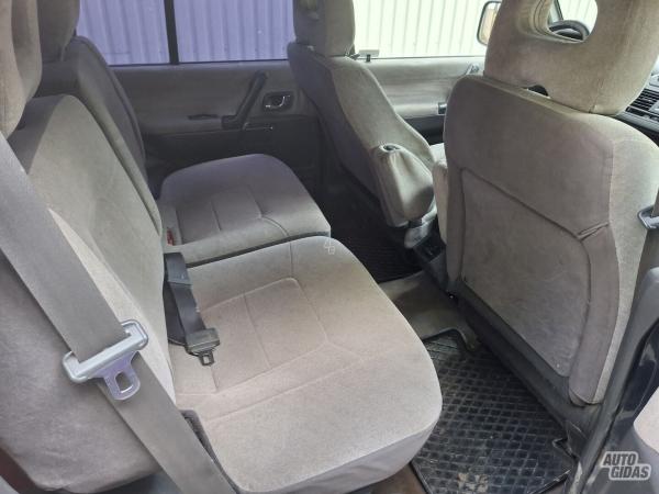 Zaļš Mitsubishi Pajero 2000 Utena, ar dzinēja tilpumu 2.80 L un nobraukumu 390 tūkst. km par 2200 €, foto 7 vietnē AUTOMOTO.COM.LV