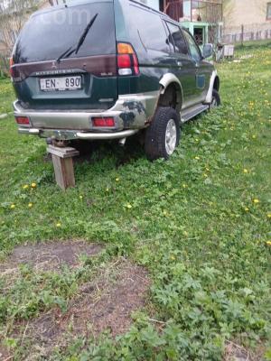 Зеленый Мицубиси Паджеро 2000 в Рига, объемом двигателя 2.40 л и пробегом 300 тыс. км за 1100 €, фото  на AUTOMOTO.COM.LV