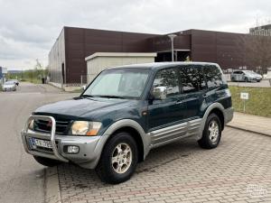 Zaļš Mitsubishi Pajero 2001 Viļņa, ar dzinēja tilpumu 3.20 L un nobraukumu 265 tūkst. km par 2400 €, foto  vietnē AUTOMOTO.COM.LV