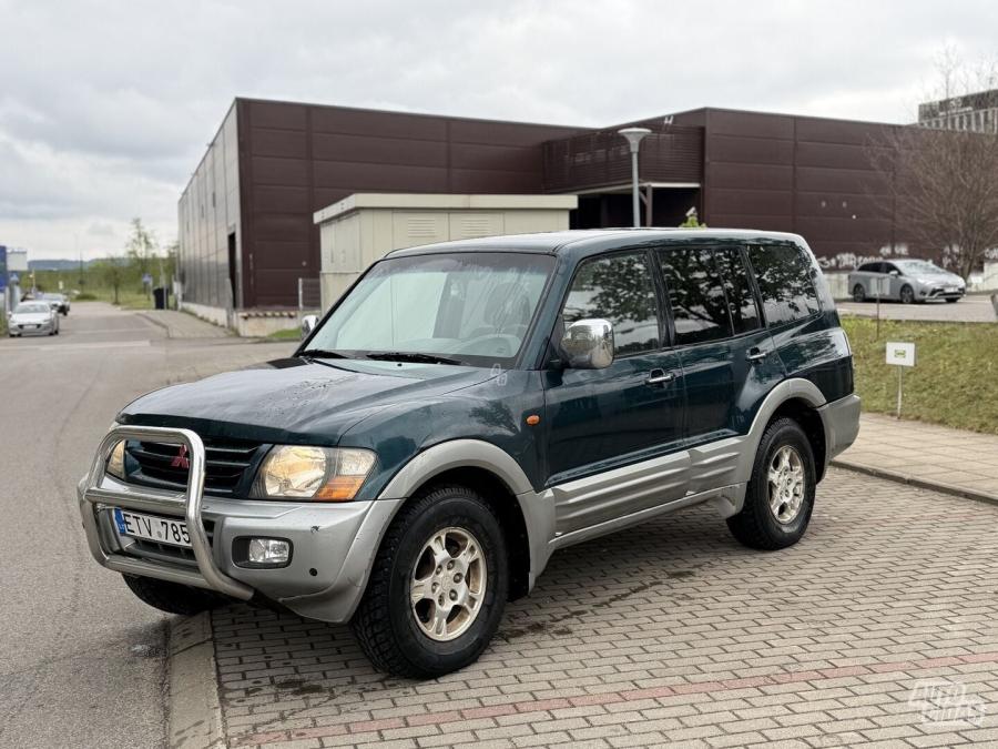 Green Mitsubishi Pajero 2001 in Vilnius, with an engine capacity of 3.20 L and mileage of 265 thousand km for 2400 €, photo 1 on AUTOMOTO.COM.LV