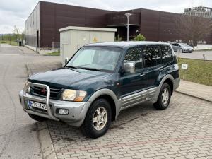 Green Mitsubishi Pajero 2001 in Vilnius, with an engine capacity of 3.20 L and mileage of 265 thousand km for 2400 €, photo 3 on AUTOMOTO.COM.LV