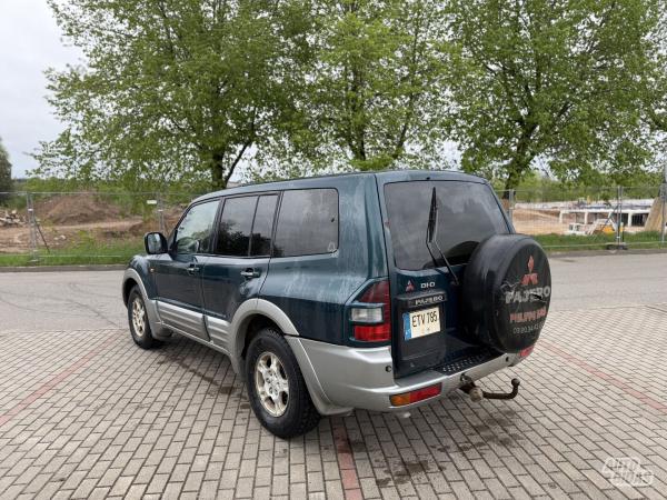 Green Mitsubishi Pajero 2001 in Vilnius, with an engine capacity of 3.20 L and mileage of 265 thousand km for 2400 €, photo 3 on AUTOMOTO.COM.LV