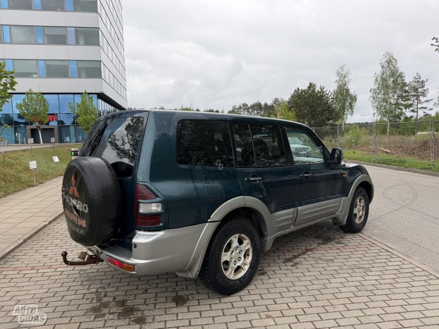 Green Mitsubishi Pajero 2001 in Vilnius, with an engine capacity of 3.20 L and mileage of 265 thousand km for 2400 €, photo 5 on AUTOMOTO.COM.LV