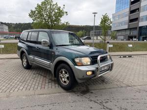 Green Mitsubishi Pajero 2001 in Vilnius, with an engine capacity of 3.20 L and mileage of 265 thousand km for 2400 €, photo 6 on AUTOMOTO.COM.LV
